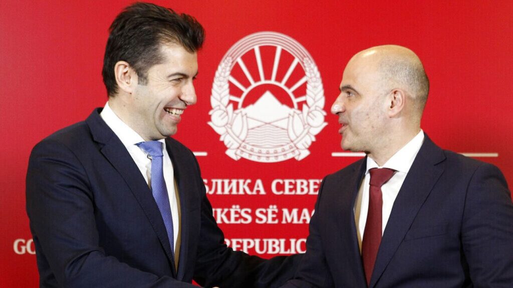 ΣΟΦΙΑ ΚΑΙ ΣΚΟΠΙΑ: ΕΝΑ ΒΕΤΟ ΜΕ ΙΣΤΟΡΙΚΟ ΠΑΡΕΛΘΟΝ - Κωνσταντίνος Χολέβας
