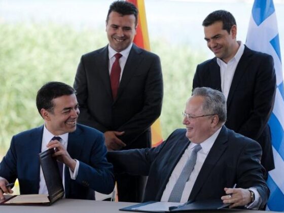 Η ΚΑΤΑΣΚΕΥΗ ΜΕΙΟΝΟΤΗΤΩΝ ΚΑΙ Η ΔΙΑΣΤΡΕΒΛΩΣΗ ΤΗΣ ΙΣΤΟΡΙΑΣ - Κωνσταντίνος ...